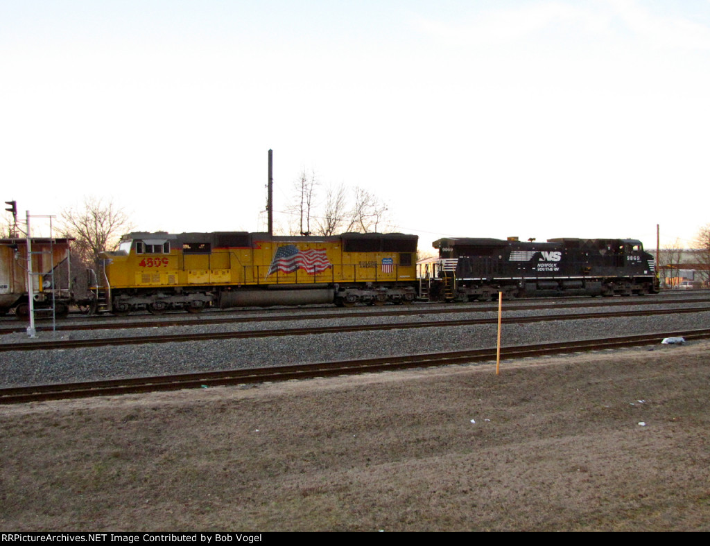 UP 4809 and NS 9869